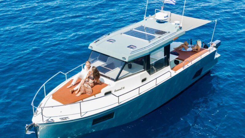 Santorini: Private Diamond 36 Motor Yacht Caldera Cruise - Discover Santorini in Style: An In-Depth Look at the Private Yacht Cruise
