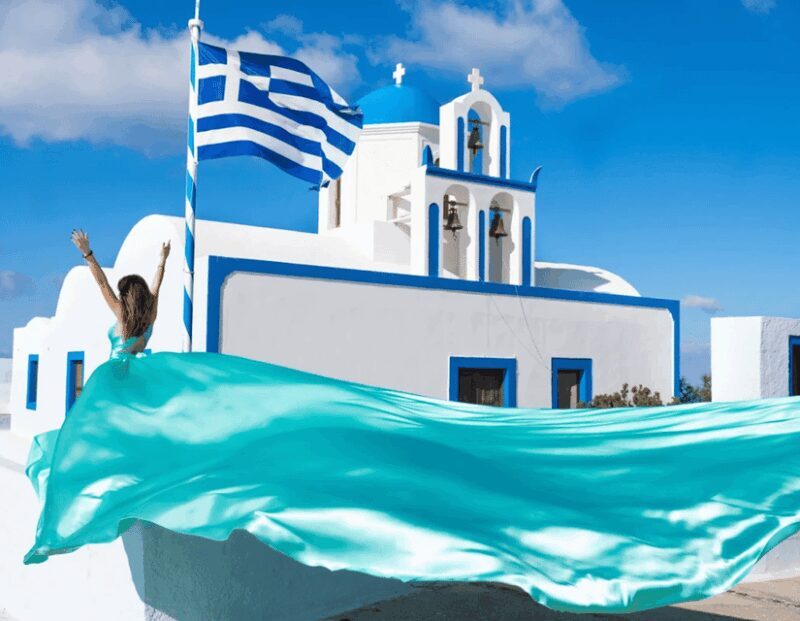 Santorini: Private Flying Dress Photoshoot with Pickup - FAQs