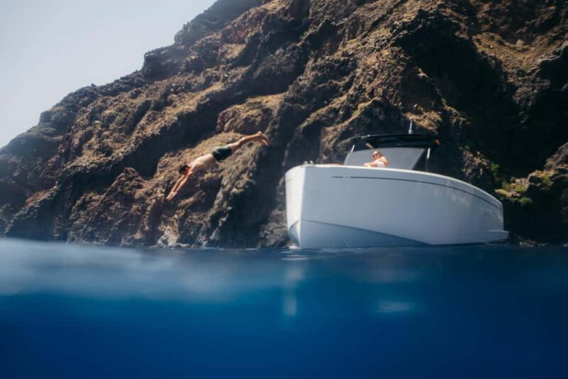 Santorini: Private Luxury Yacht Cruise with Meal & Drinks - Why This Tour Is a Great Choice