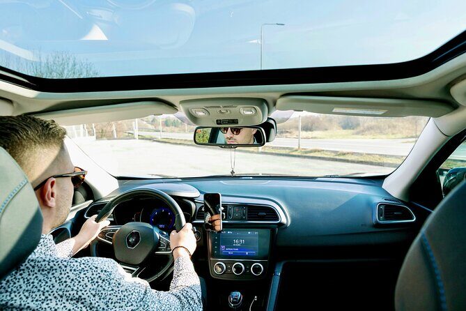 Santorini Private Transfer From or To the Ferry Port - Meeting Points and Convenience