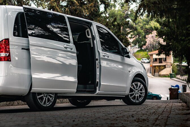 Santorini Private Transfer From or To the Ferry Port - Who Should Consider This Service?