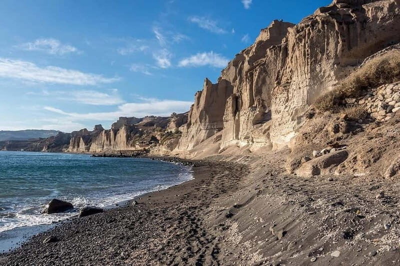 Santorini: Red Beach and Perissa With Lunch and Sunbeds - Analyzing the Value