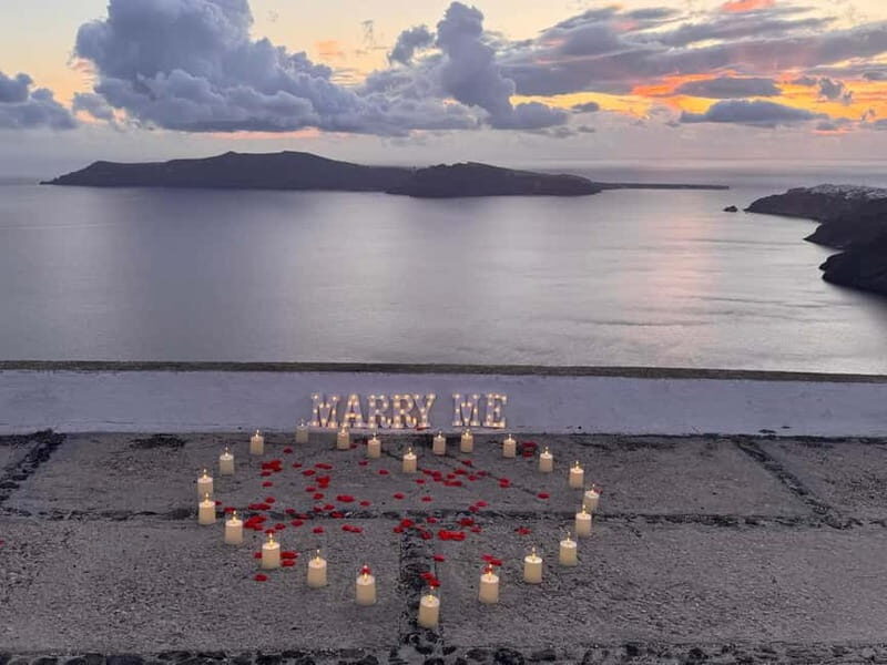 Santorini: Romantic Proposal with Caldera View - Authentic Feedback & Real Experiences