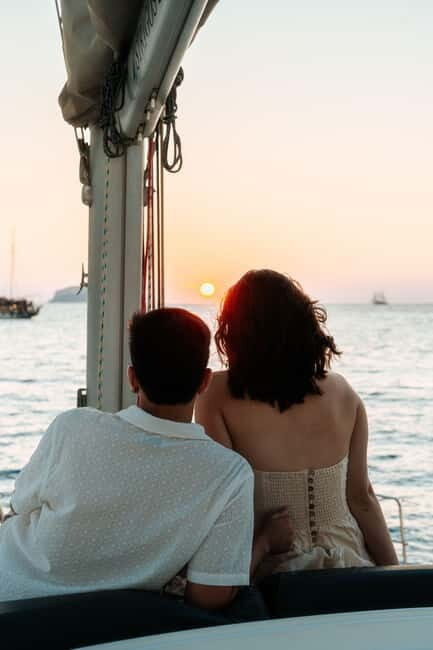 Santorini: Semi-Private Sailing Cruise Day & Sunset/max 15 p - FAQ