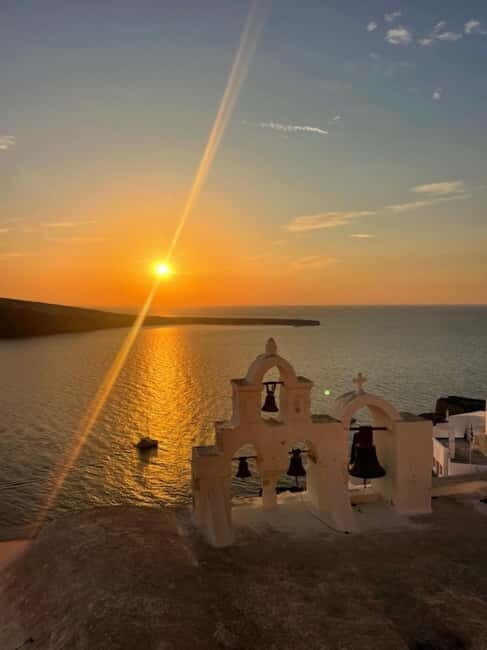 Santorini sightseeing -land tour (small group) - Discover Santorini with a Small Group Land Tour
