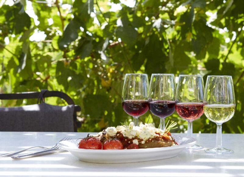 Santorini Small-Group Tour with Wine Tasting & Food Pairing - An In-Depth Look at the Santorini Small-Group Tour