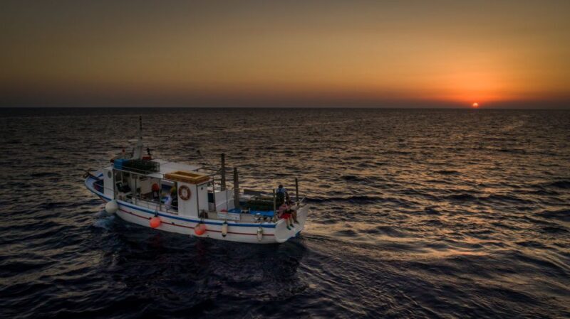 Santorini Sunset Fishing Trip with Dinner and Drinks - The Itinerary: A Closer Look