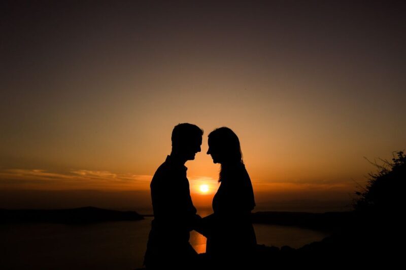 Santorini: Sunset Photo Shoot with a Personal Photographer - Why Choose a Sunset Photo Shoot in Santorini?