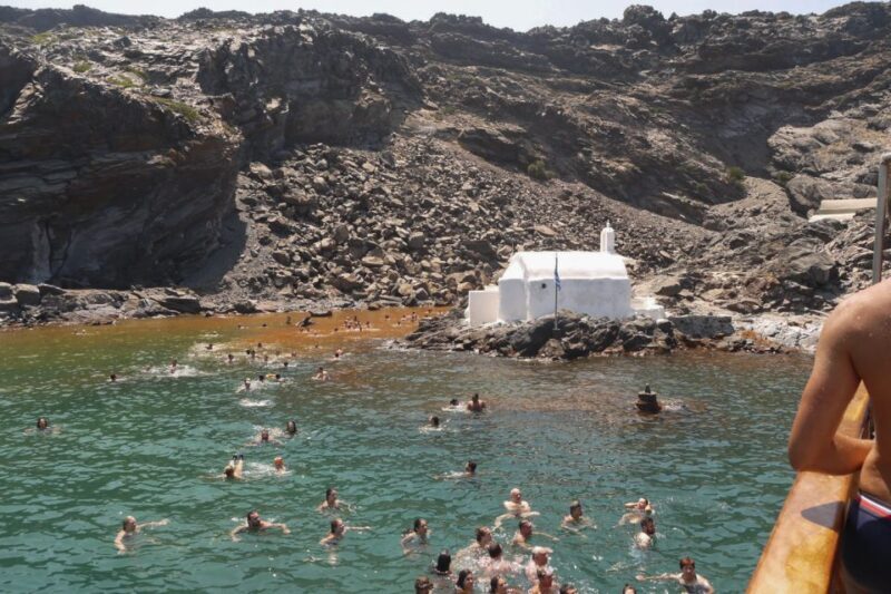 Santorini: Volcanic Sunset Cruise with Dinner - Key Points