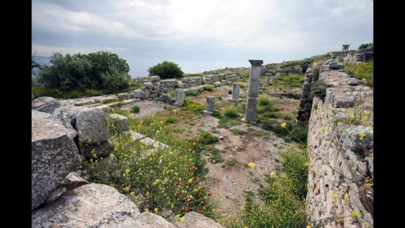 Santorini Walk Hiking Experience to Ancient Thira - The Benefits of the Guided Walking Tour