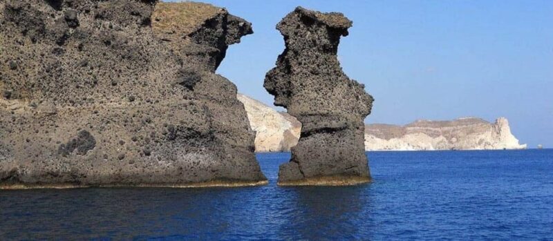 Santorini:Cruises with Catamaran around the Volcanic Island. - A detailed look at the Santorini Catamaran Cruise Around the Volcanic Island