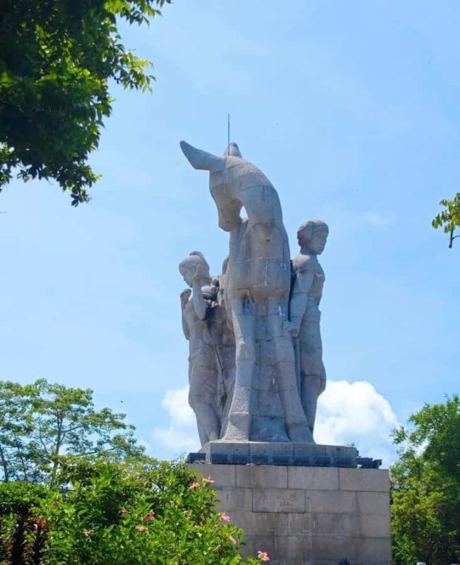 Sanya 3-Hour Scenic Park & Local Market Discovery Tour - Key Points