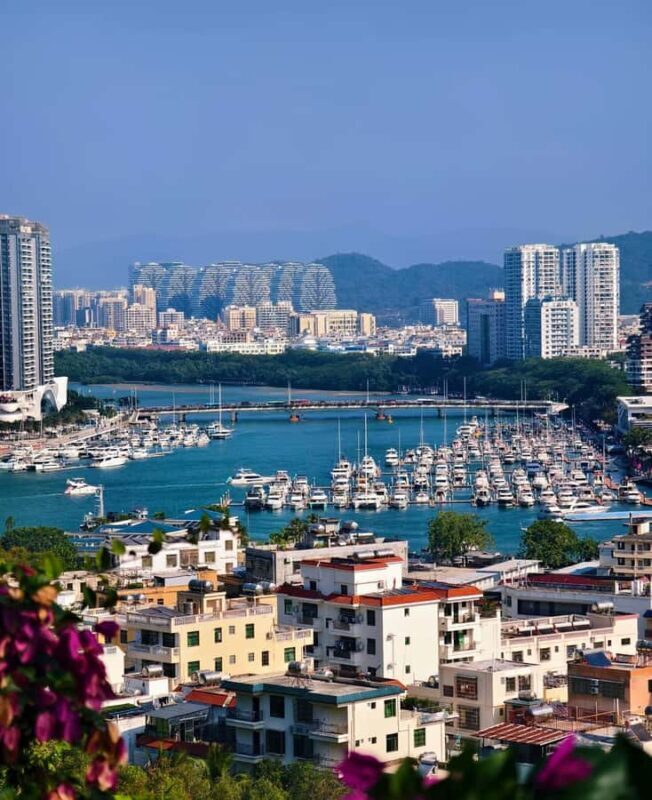 Sanya 3-Hour Scenic Park & Local Market Discovery Tour - The Sum Up