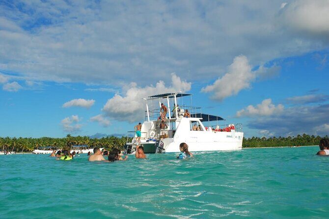 Saona Island Luxury Full Day Catamara Food Drink in Punta Cana - Detailed Review of the Saona Island Catamaran Experience