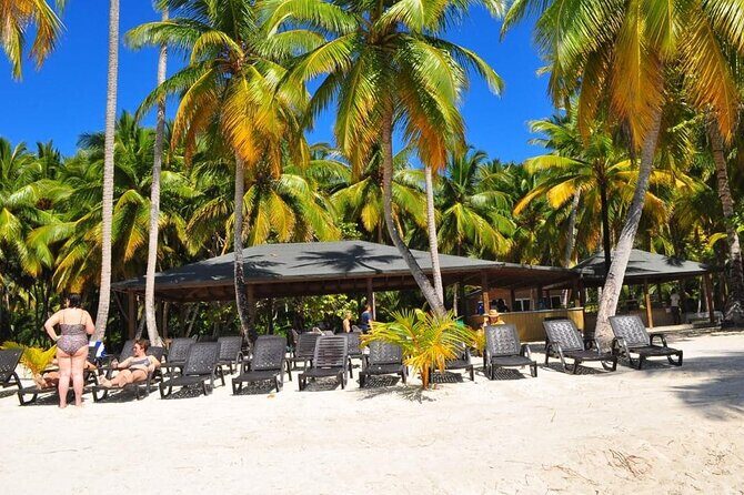 Saône Island Tour  Caribbean Paradise - Starting the Day: Convenient Hotel Pickup