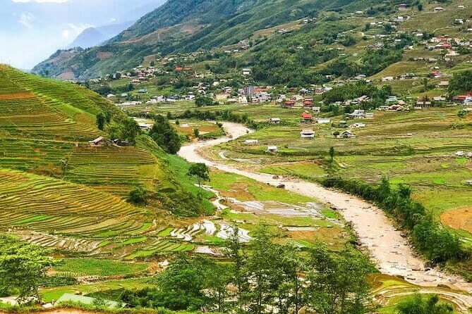 Sapa Experience 2 Days 1 Night From Hanoi By Bus (Local Homestay) - The Journey Begins: From Hanoi to Sapa