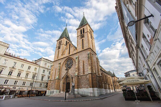 Sarajevo Uncovered: Old Town Tour with Coffee and Food Tasting - Food and Coffee: Tasting Authentic Bosnian Flavors
