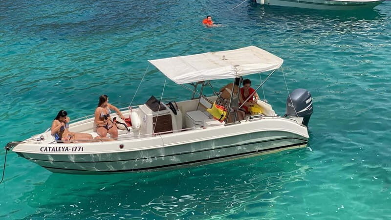 Saranda: Boat tour to 7 destinations and free umbrella - The Experience on the Boat