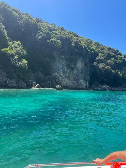Saranda: Boat tour to 7 destinations and free umbrella - FAQs