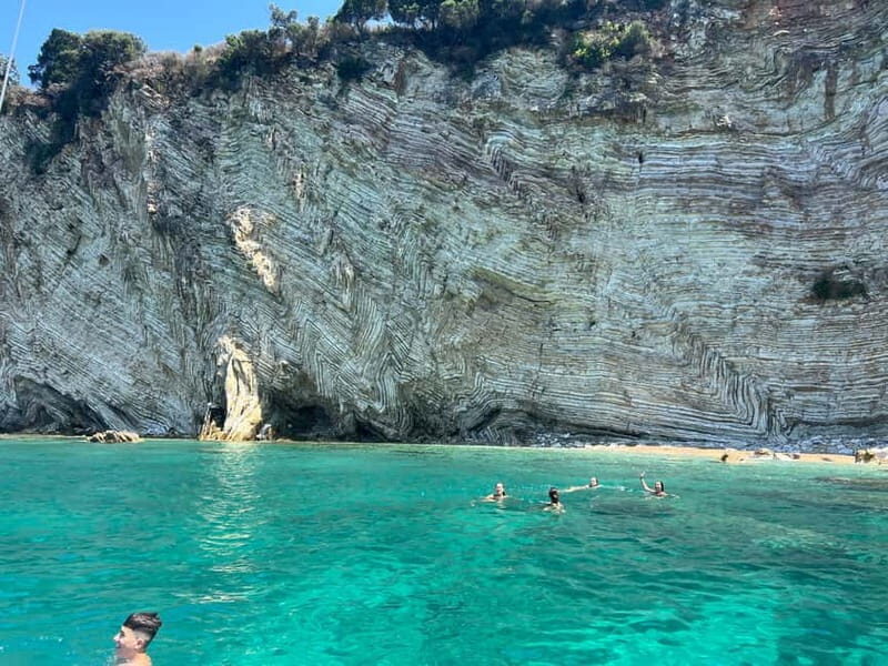 Saranda: Boat tour to 7 destinations including free umbrella - FAQ