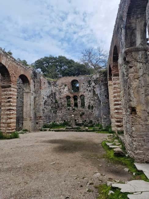 Saranda, Butrint Ksamil and Lekuresi Castle Private Day Trip - Exploring the Itinerary: A Balance of Stories and Scenery