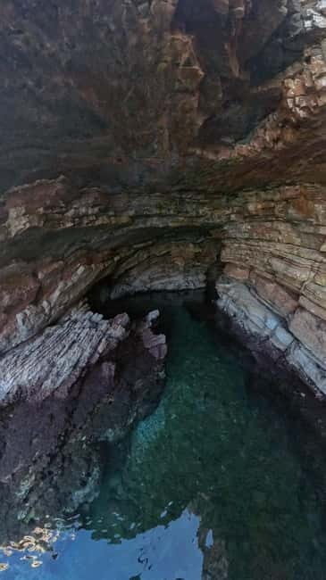 Sarandë: Boat Tour to Kroreza with Snorkelling and Umbrella - The Experience in Detail