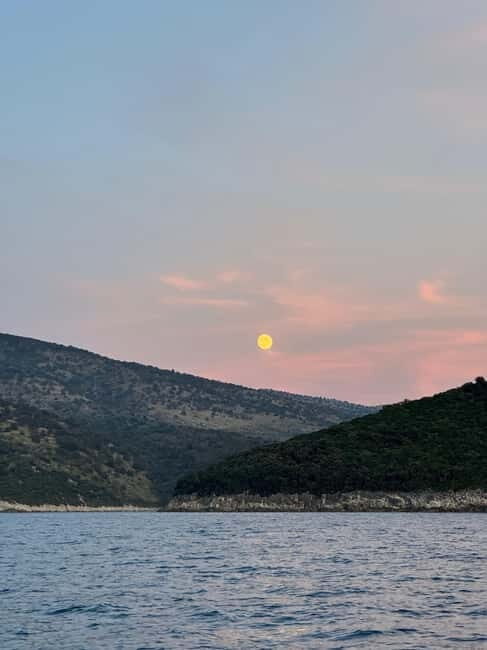 Sarandë: Golden Hour Escape on Relaxing Sunset Boat Tour - Who Will Love This Tour?