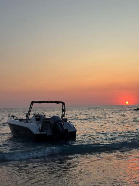 Sarandë: Sunset boat tour with local wine - Key Points