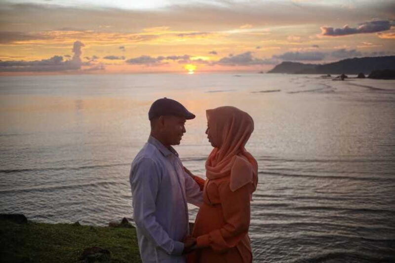 Sasak Heritage & South Beach Tour - Transportation and Logistics: What to Expect