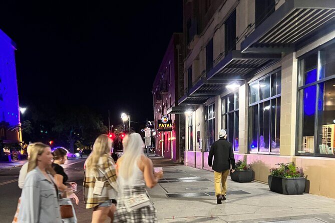 Savannah Strangled not Stirred Pub Crawl - What Sets This Tour Apart: The Guide’s Role