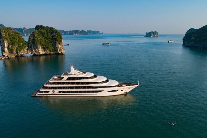 Scarlet Pearl Cruise 5 Star Luxury Halong Bay Cruise 2 Days - Key Points