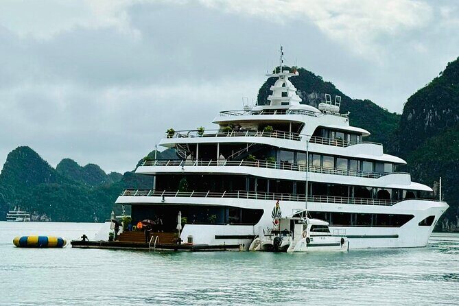 Scarlet Pearl Cruise 5 Star Yacht in Lan Ha Bay (2D1N) - Key Points