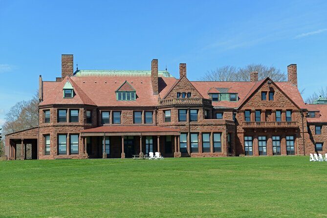 Scenic Newport, RI Self-Guided Driving Audio Tour - Exploring Newport in Style and Comfort