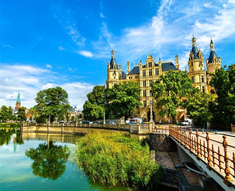 Schwerin: Express Walk with a Local - Discovering Schwerin: An Authentic 60-Minute Walk with a Local