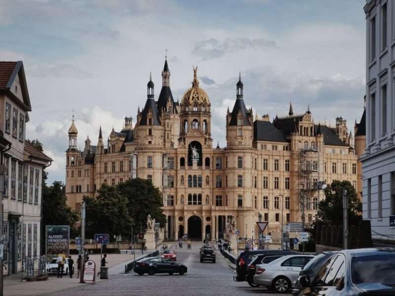 Schwerin: Private Guided Walking Tour - Introduction