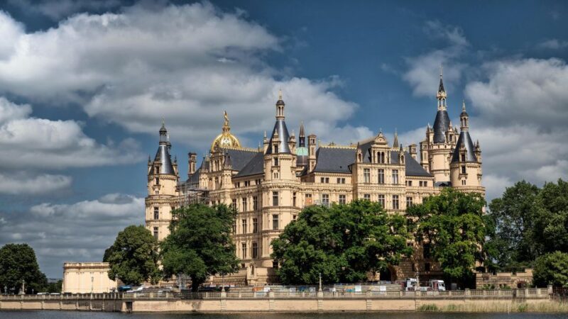 Schwerin: Private Guided Walking Tour - Key Points