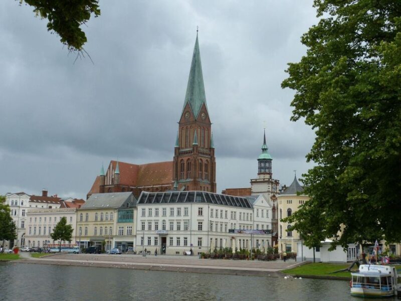 Schwerin: Private Guided Walking Tour - What the Tour Covers in Depth