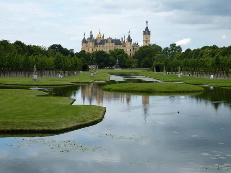 Schwerin - Private Tour of the Castle Exteriors & Cathedral - The Tour: A Step-by-Step Look
