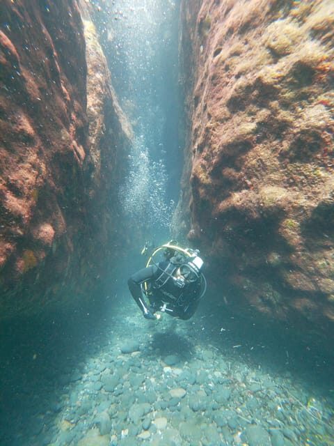 Scuba Diving in the Volcanic Caldera/shorelines of Santorini - The Experience and Equipment