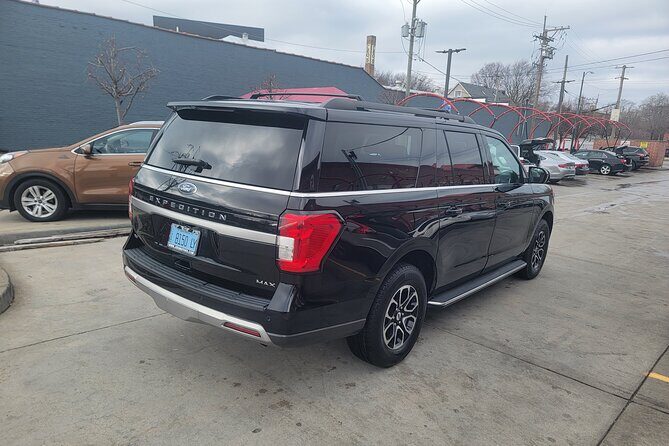 Seamless Chicago Airport Transfers with Deenil Experiences - The Vehicle and Service Experience