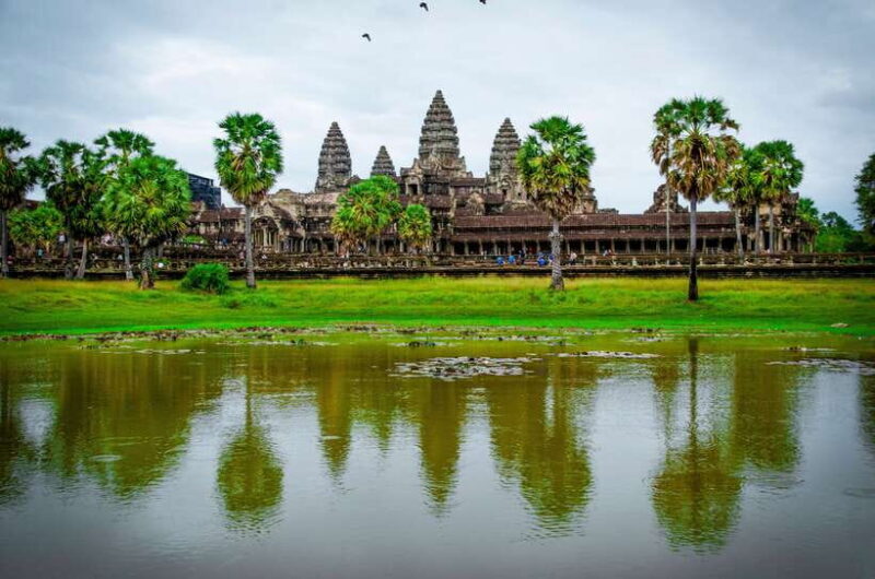 Seat-In-Coach: Small Circuit tour with Sunrise at Angkor Wat - Key Points