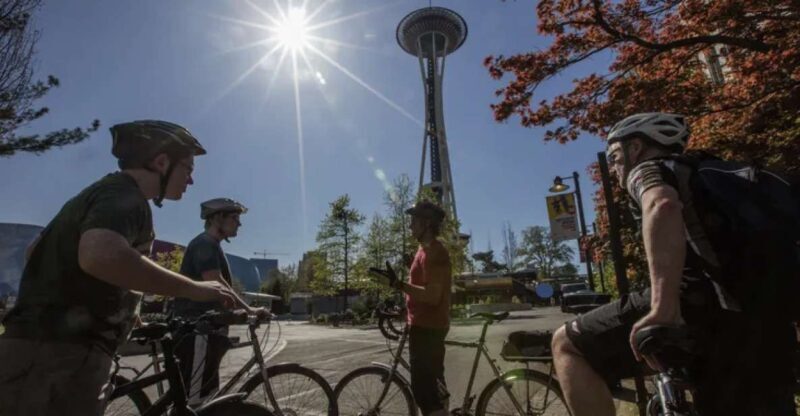 Seattle: 3 Hour Emerald City Standard Bike Tour - Key Points