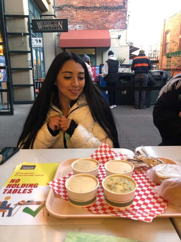 Seattle: Pike Place Market Food Tour with 9+ Tastings - Group Size and Atmosphere