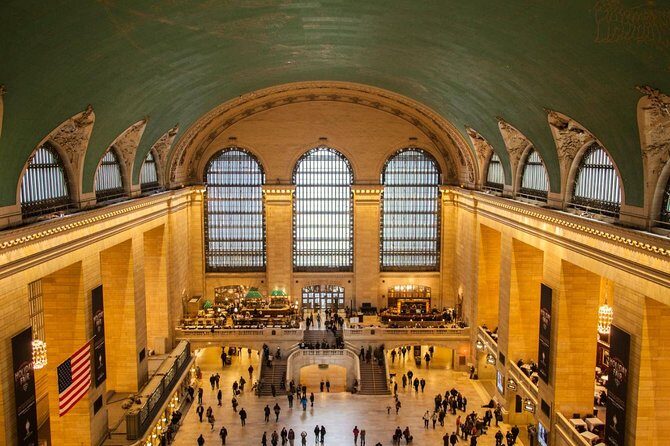 Secrets of Grand Central Station Walking Tour New York City - Setting the Scene at Grand Central Terminal