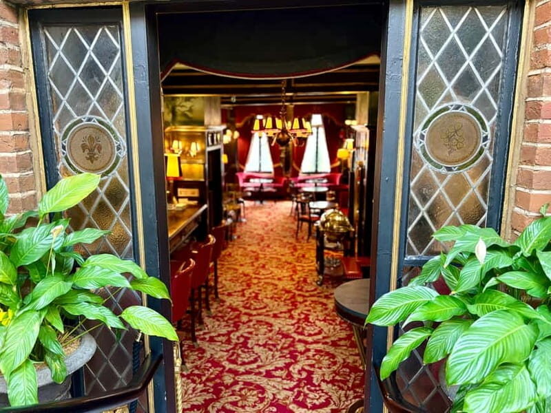 Secrets of London Covent Garden: Tour + Cocktail at Rules - Practical Details and What to Expect