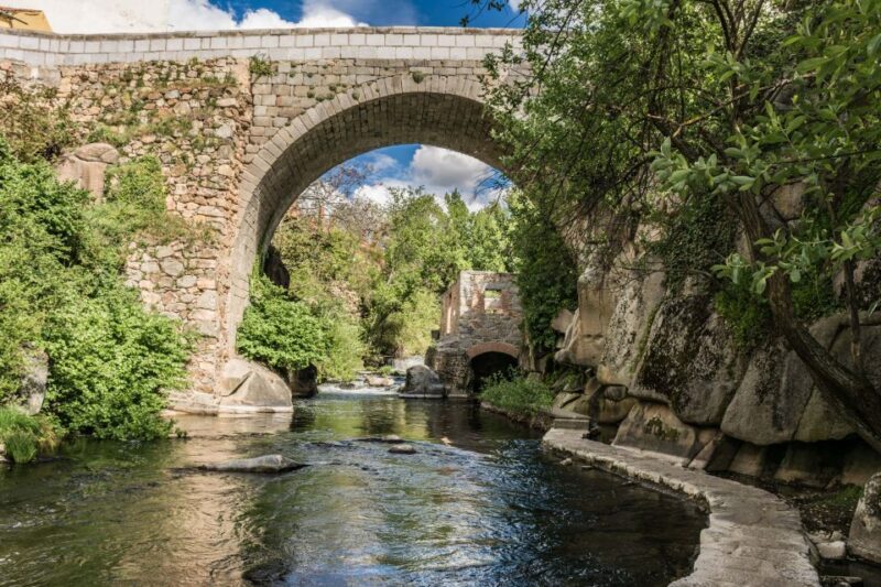Segovia Guided Visit, Alcazar & Hiking with High Speed Train - Walking Through Old Segovia