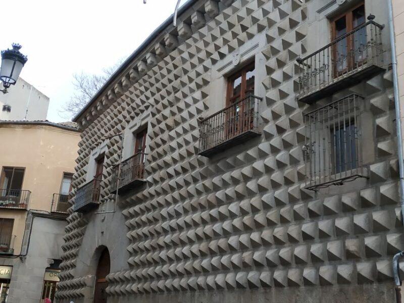 Segovia: Guided Walking Tour with Cathedral & Alcázar Entry - Key Points