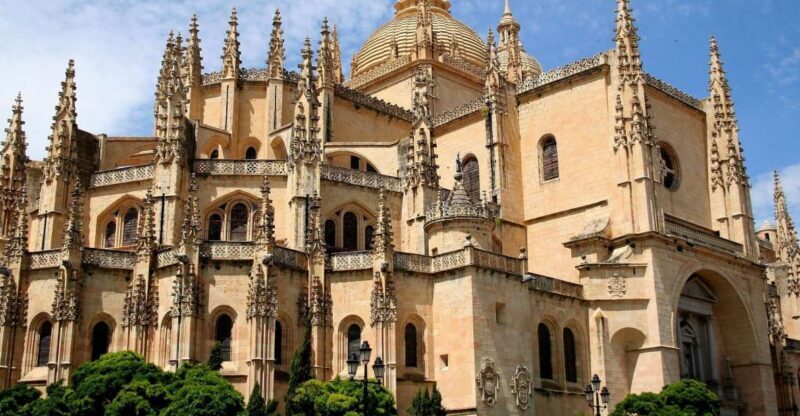 Segovia: Guided Walking Tour with Cathedral & Alcázar Entry - Authentic Experiences and Authenticities