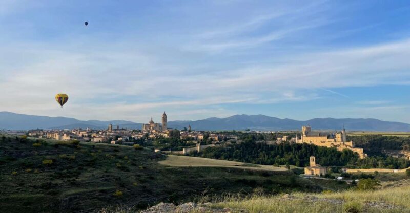 Segovia: Hot-air balloon ride with cava toast & picnic - Key Points