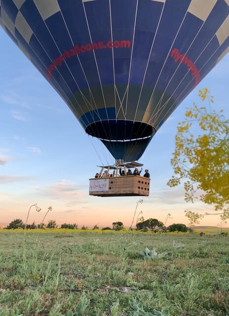 Segovia: Hot-air balloon ride with cava toast & picnic - FAQ